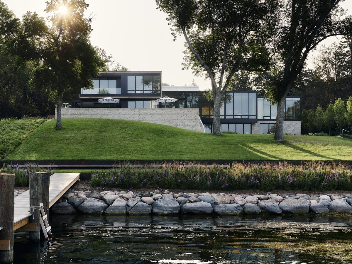 Lakeside Modern: A Contemporary Lake Home That Balances Privacy, Light ...